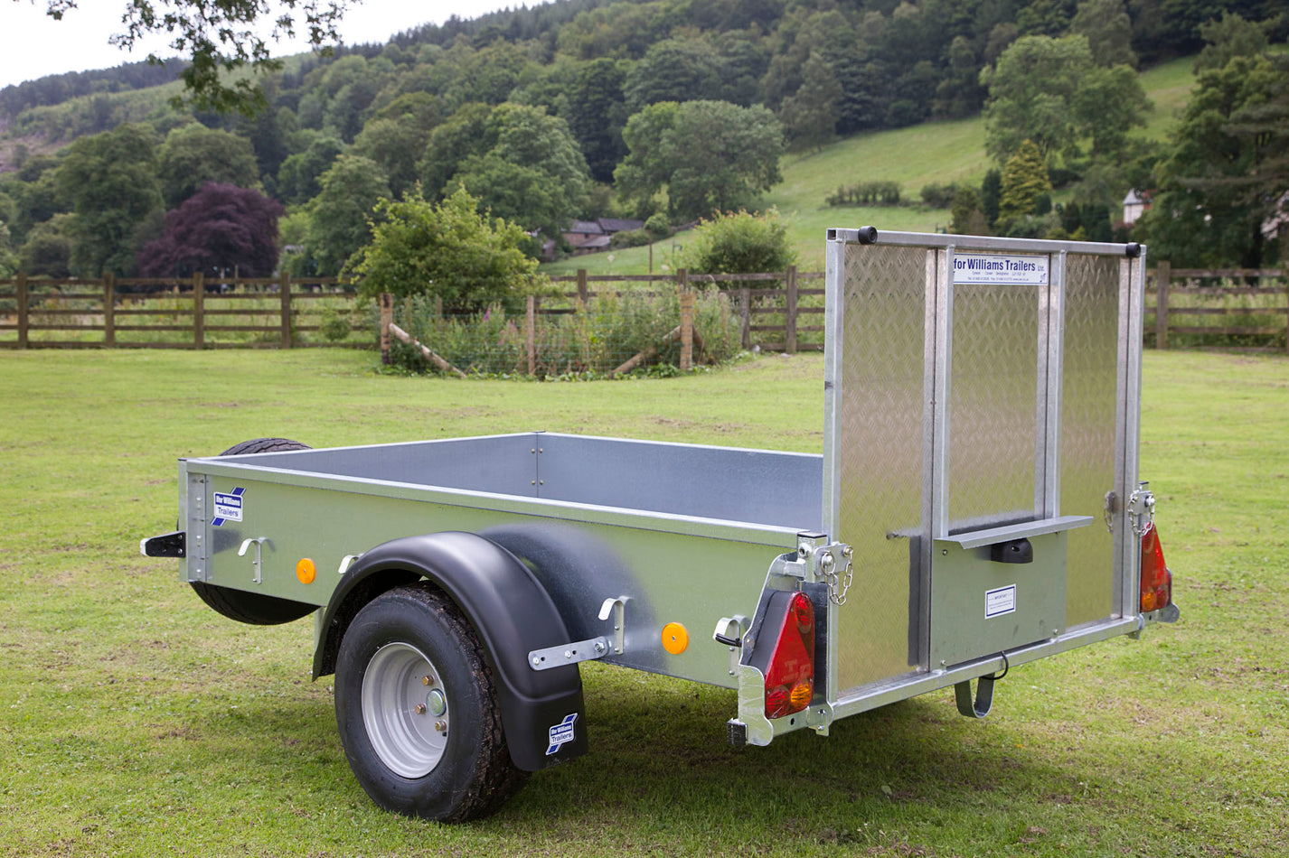 Small Domestic Trailers | P5e, P6e, P7e & P8e by Ifor Williams ...